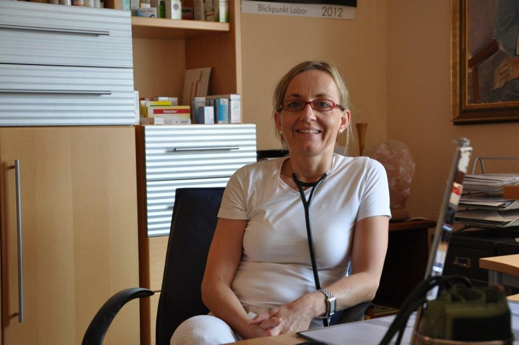 Frau Dr. Claudia Raab